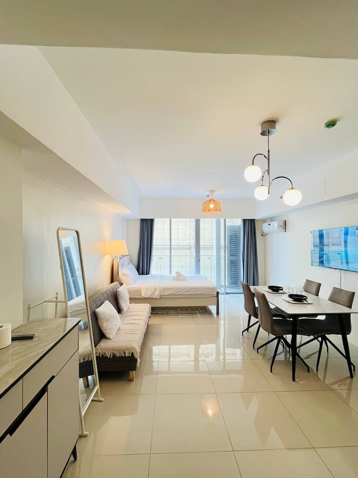 Walk To Ayala Parqal & Cod | J09 Condo Gym Access - Philippines