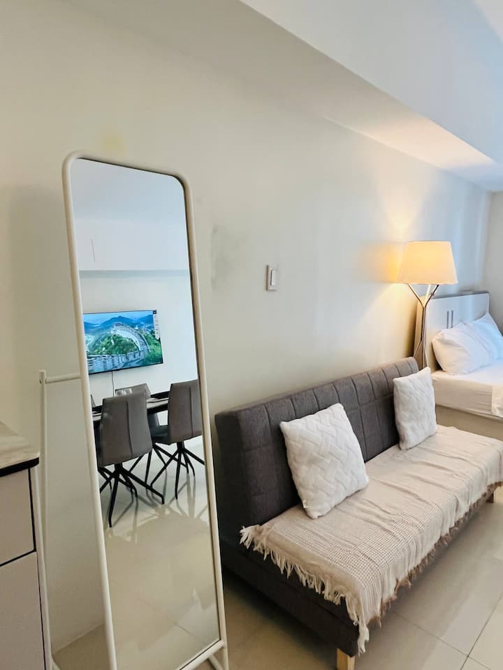 Walk To Ayala Parqal & Cod | G07 Condo Gym Access - Ninoy Aquino Airport (MNL)