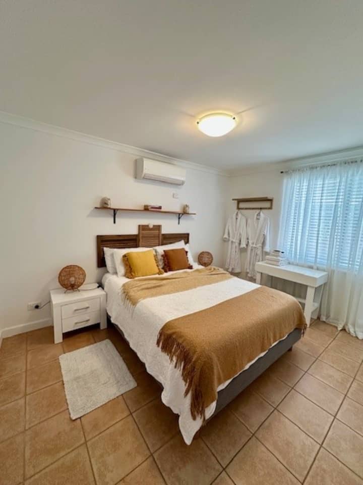 The White House - Bungalow Apartment - Denham