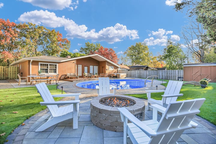 A Champaign Getaway: Pool, Hot Tub & Fire Pit - Urbana, IL