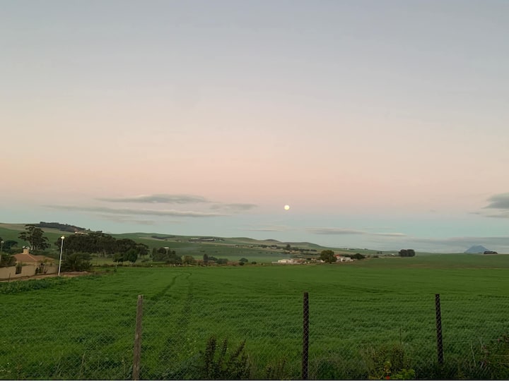 Cosy 2 Bed Cottage With Farm Views - Moorreesburg