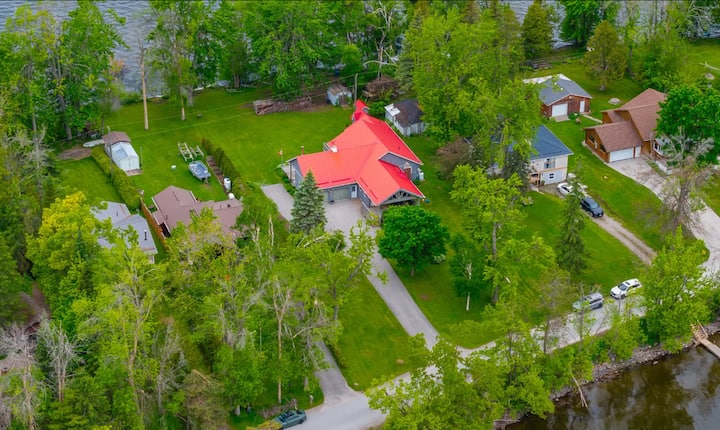 Sunrise/sunset 4-season Lakefront Cottage Retreat - Kawartha Lakes