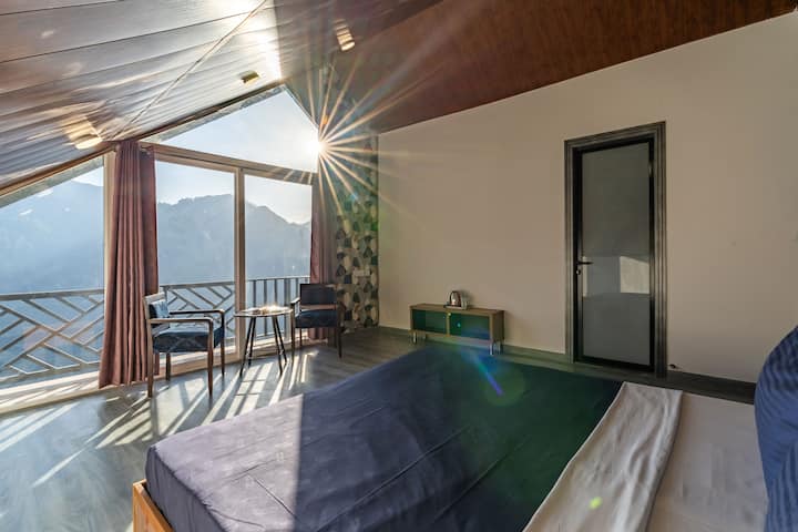 Stayvista At Orion Villa W/ Jacuzzi, Mountain View - Shimla