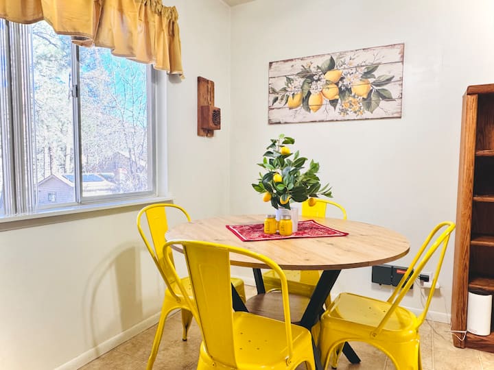 Lazy Lemon Lodge | Walk To Restaurants In 5 Min - Wrightwood, CA