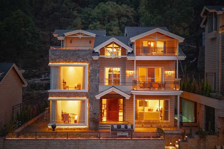 Exclusive Villa W/ Jacuzzi, Steam Bath & Pvt Pool - Kasauli