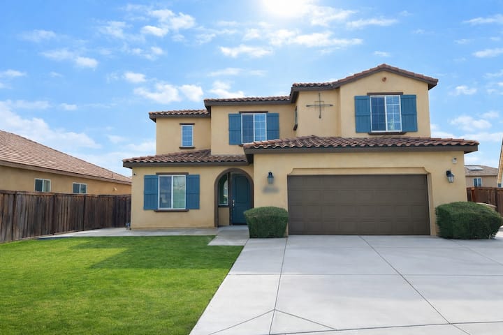 Cozy Home Away From Home - Bakersfield, CA