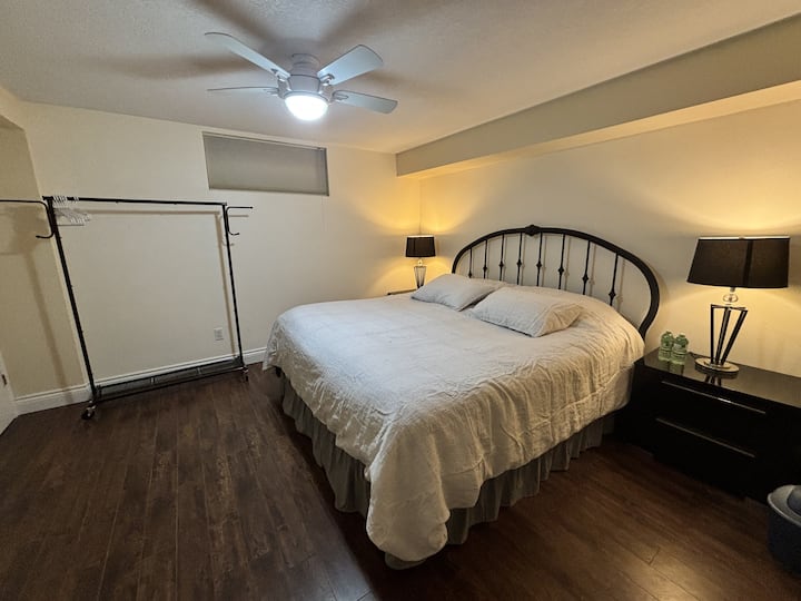 Private Basement Suite In A Quite Neighbourhood - Barrie