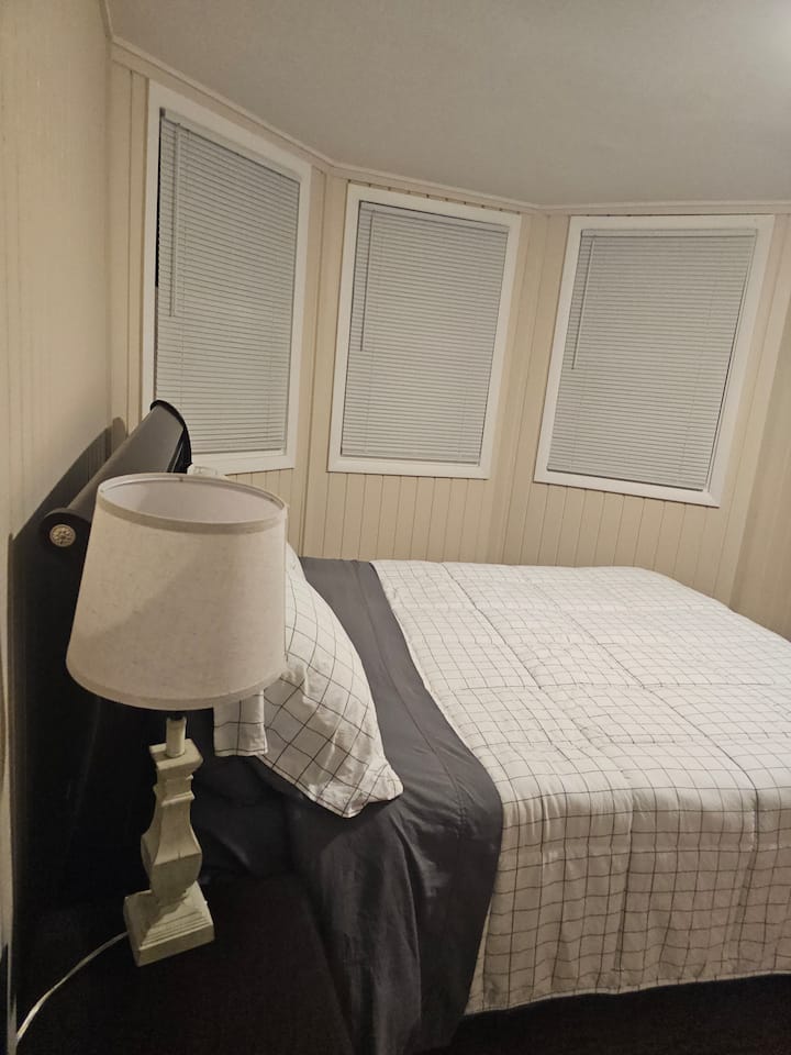 Kings And Queens Apartments - Warwick, RI