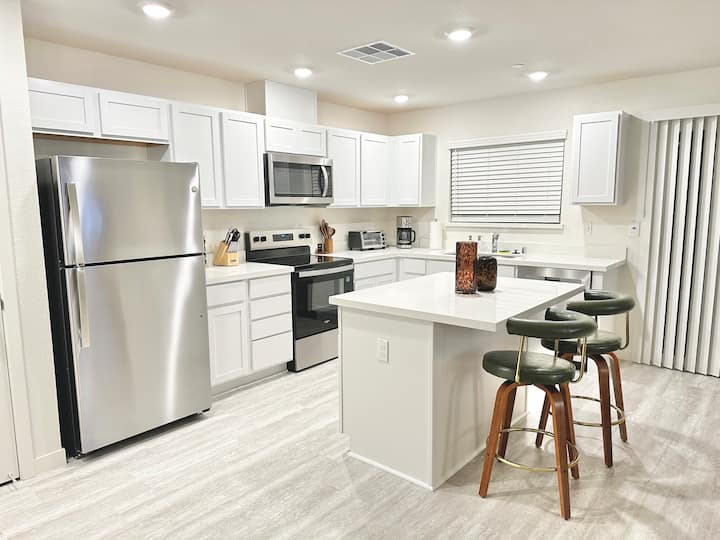 Luxury Family Home | Near Roebbelen Center & Shops - Roseville, CA