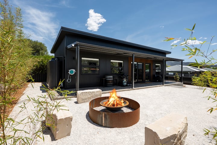 Petit Verdot—a Central Luxe Wine Retreat - 머지