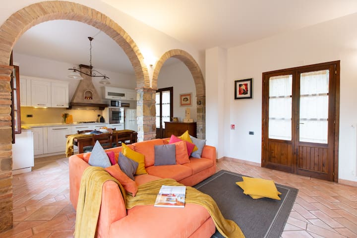 House With A Panoramic View Of The Vineyards - San Gimignano