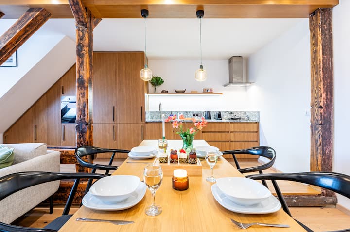 2bdr Riverside Apt. W/ Gramophone • 250mbs Wifi - Praga