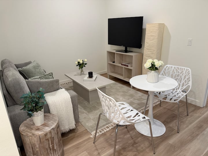 Modern 1br Hollywood Retreat With Pool & Parking - West Hollywood, CA