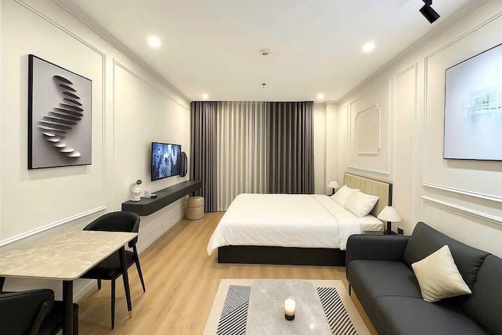 Luxury One-bedroom Apartment In Ha Long - 할롱