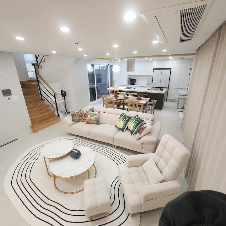 [칼레브 스테이]
패밀리 3개층 사용
단체,워크숍,가족모임
Bbq,불멍/평일할인/신축,신규 - Paju-si