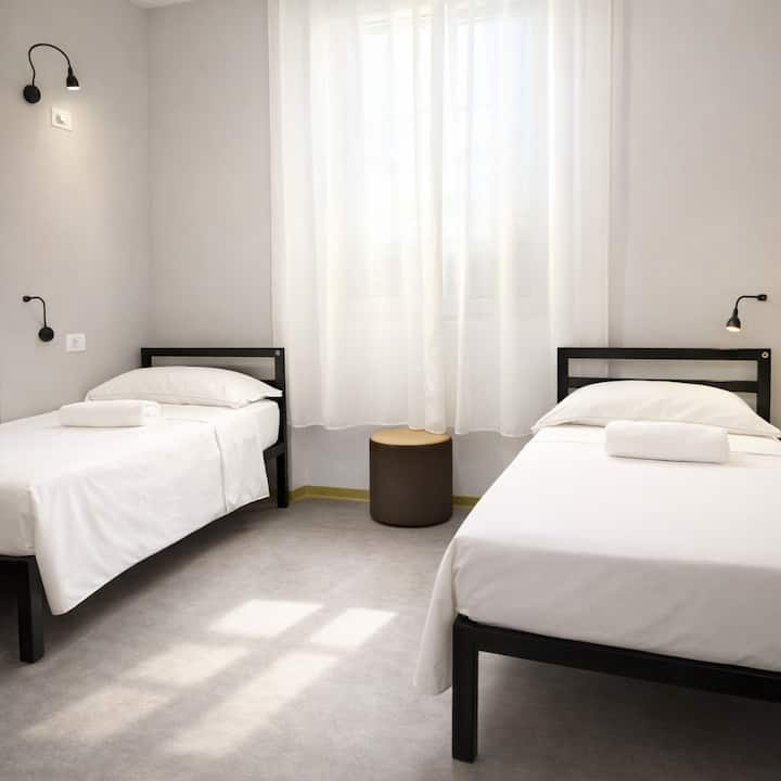 Twin Room: Cozy & Comfortable @Bohoostel - Bologne
