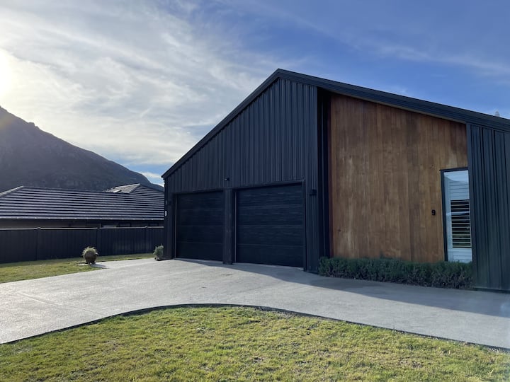 Your Cosy Pit Stop - Kingston