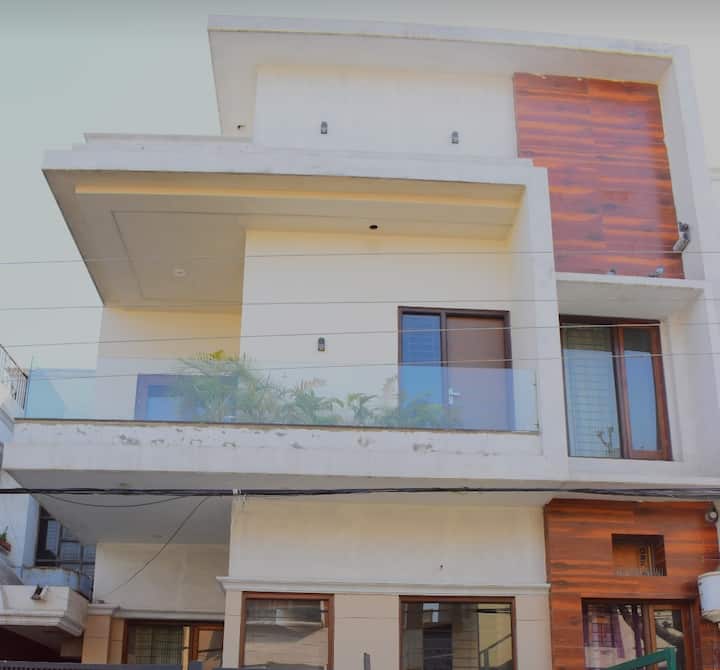 Zuhause 1st F - Amritsar