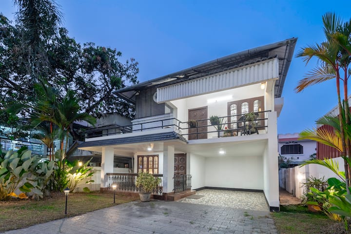 Vacation Home W/ Verandah &Balcony, Garden - Alappuzha