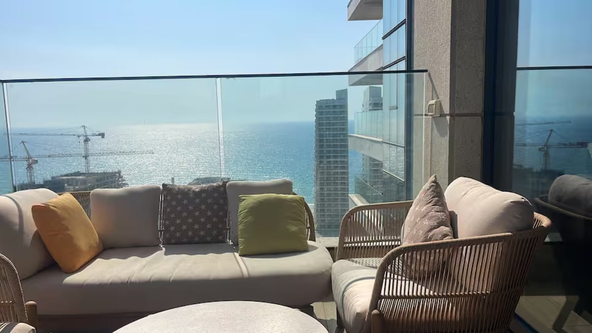 Appartement spacieux avec vue sur la mer au 23e étage - Appartements à ...