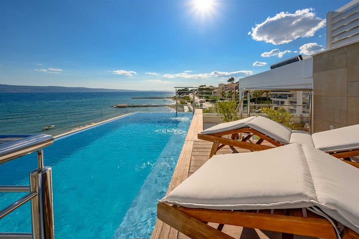 Beachfront Villa Lara With Pool - Omiš
