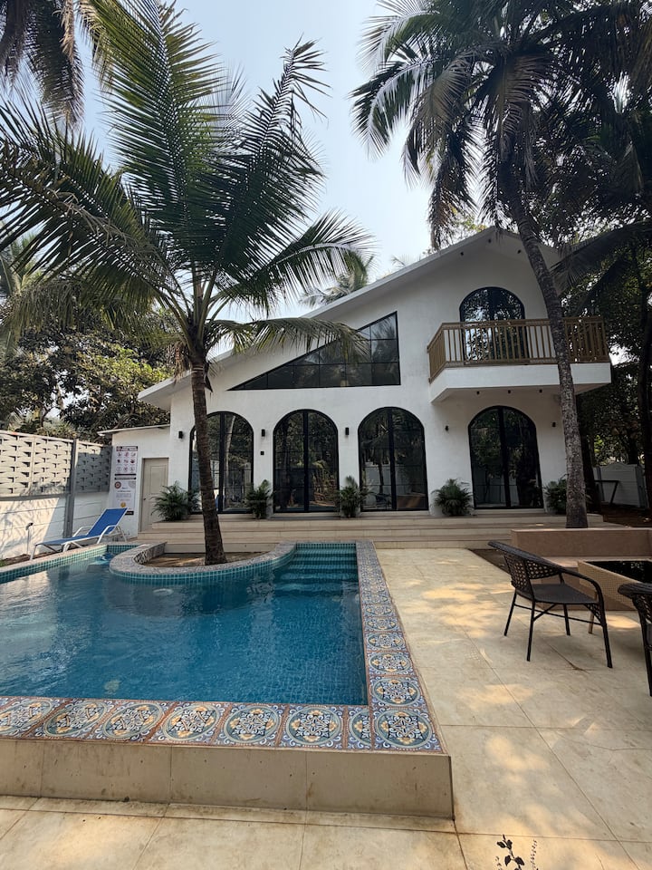 Augusta’s Vrindara Palms-2bhk-pool-jaccuzzi-bbq - Alibag