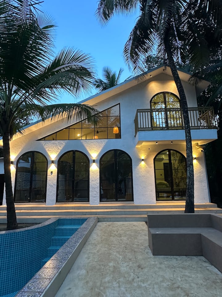 Augusta’s Vrindara Palms-2bhk-pool-jaccuzzi-bbq - Alibag