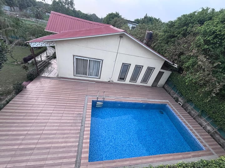 Lavyn-2bhk Villa W/ Pool & Garden Sector 135 Noida - Faridabad