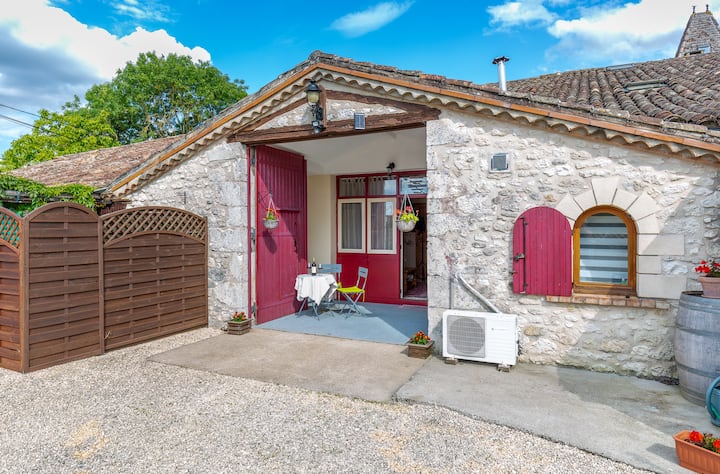 Private Gîte With Stunning Views & Shared Pool - Monflanquin