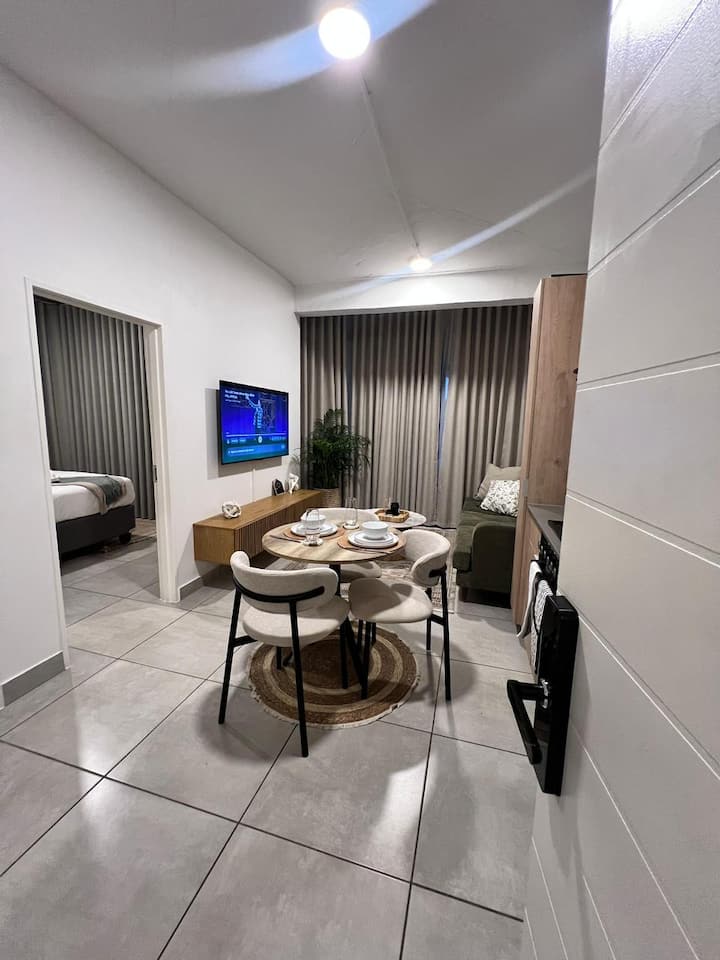 Sandton-illovo Aura | Walk To Restuarants - Sandton