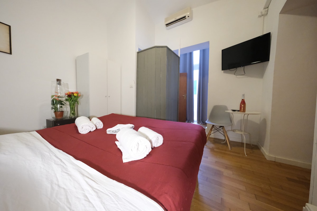 economy room with private bathroom - Bed and breakfasts for Rent in ...