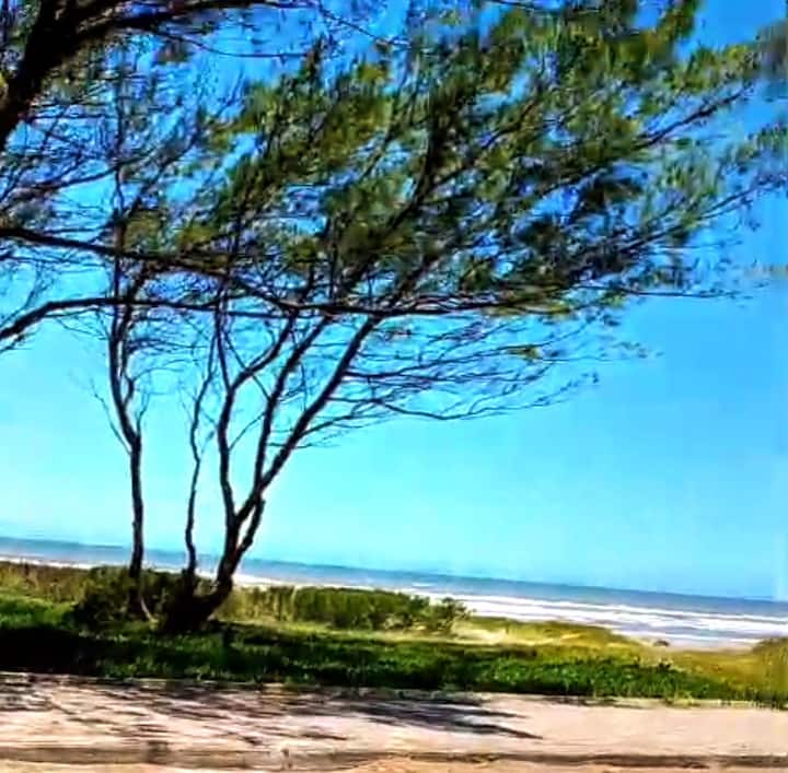 Casa Ampla E Confortável Para Curtir Com A Família - Tramandaí