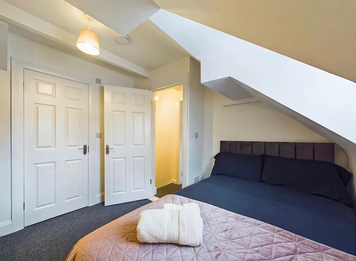 Ensuite Room . City Centre . Shared Accommodation - Waterford
