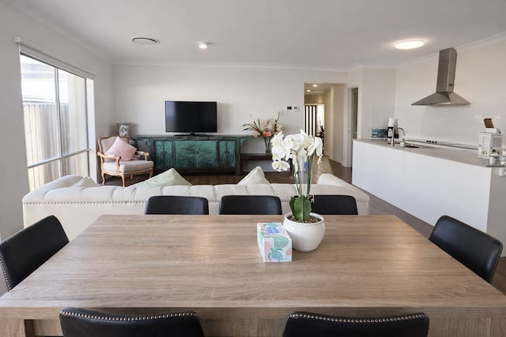 Central Ac &4br 2bath Entire Home - Gold Coast