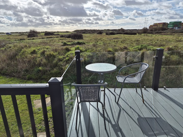 Caravan With Decking At Suffolk Sands Ref 45004f - Felixstowe