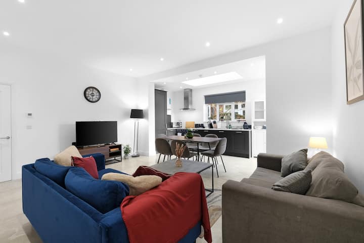 Modern 4 Beds Apt. In London With Parking + Garden - Barnet