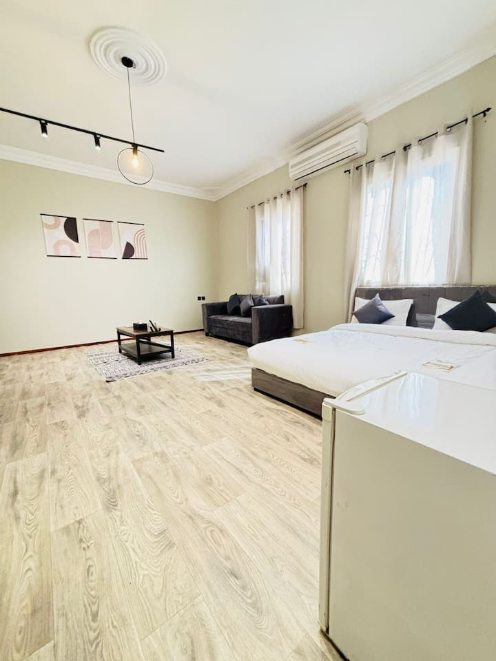 استديو سلطانة، شاشة 65 بوصة، دخول ذكي - 