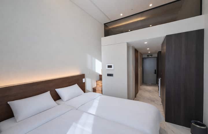 [매그넘남포]  전객실테라스_복층 슈페리어 트윈_1 시몬스침대!신상호텔! - Busan