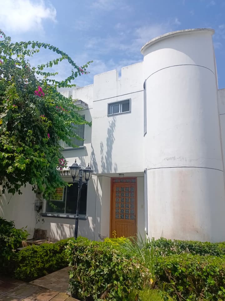 Linda Y Amplia Casa Vacacional - Atacames Cantón