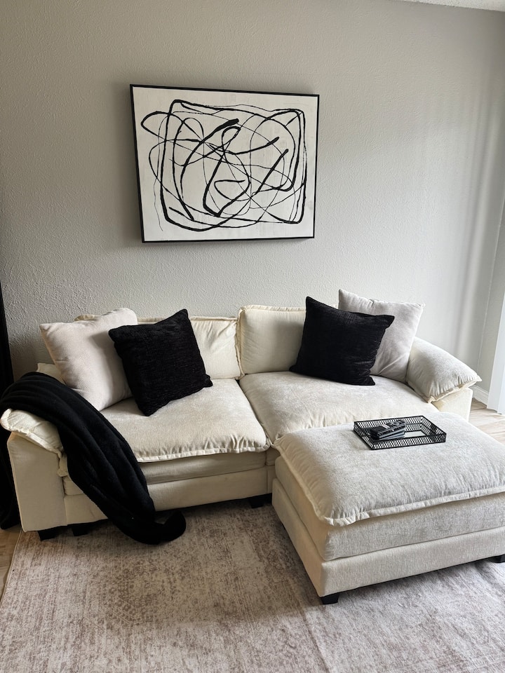 Modern Comfort Stay | Relax • Recharge - 캐럴턴