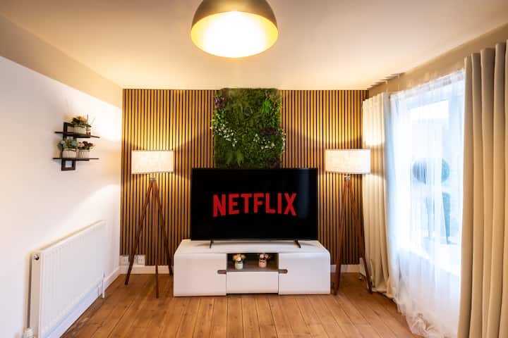 Open Mind Property- Hot Tub, Sauna & Free Parking - Southsea