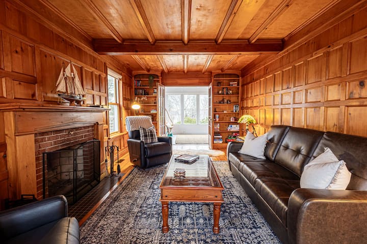 Summer Home Steps From Lunenburg Yacht Club - Lunenburg