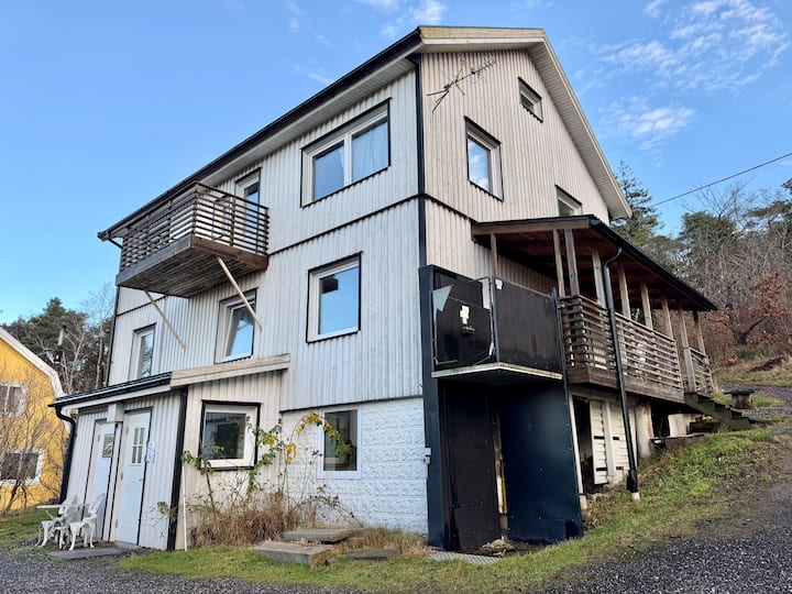 Workers House • 3 Bedrooms • 6 Beds • Near Volvo - Surte