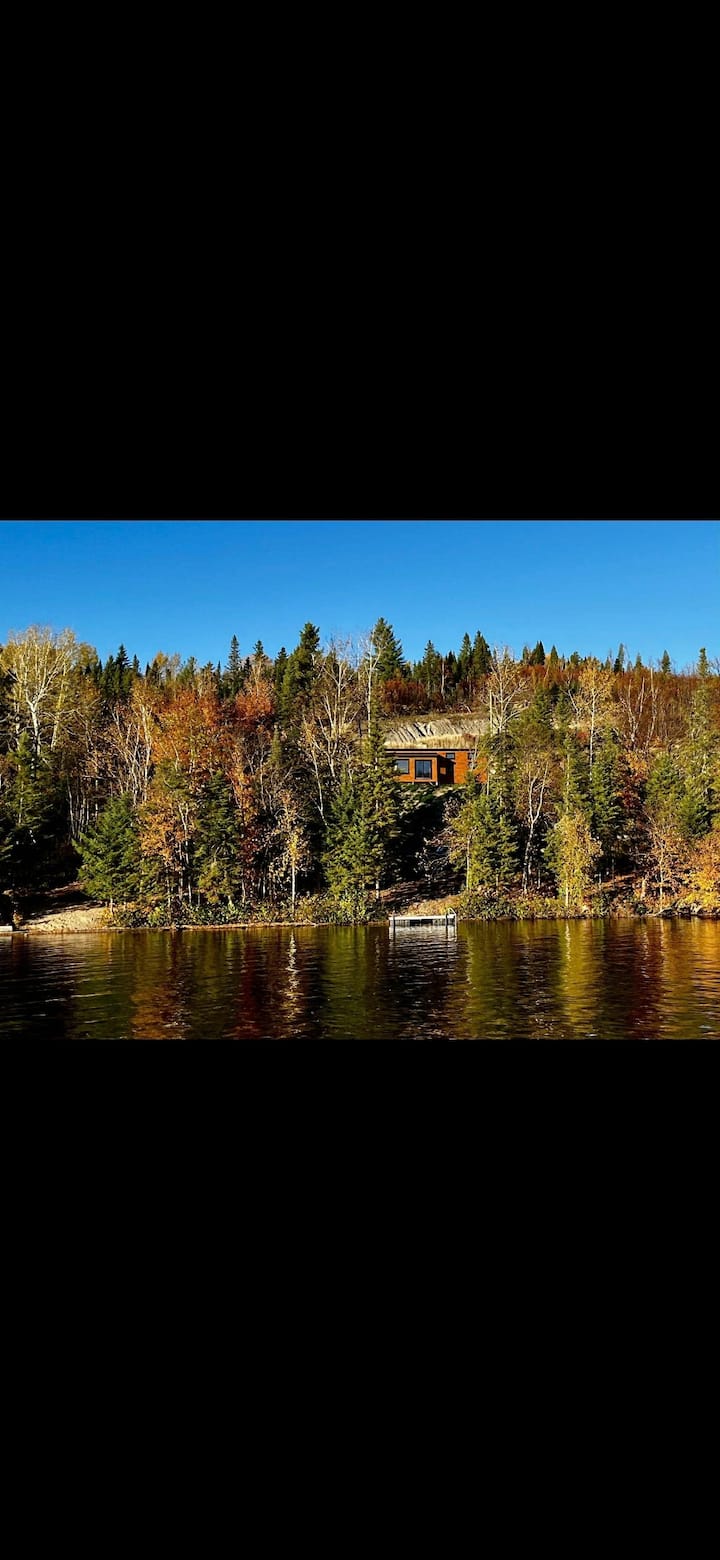 Chalet Rustique En Bois Sur Le Bord De L'eau. - Saguenay