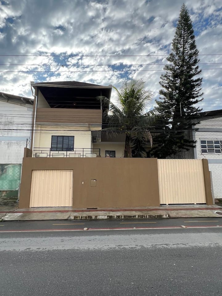 Casa Com Piscina Bal Camboriu 14 Pessoas - Balneário Camboriú