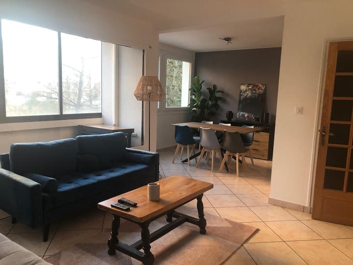 Annecy: Bail Mobilitet4 Galeries Lafayette Meublé - Annecy