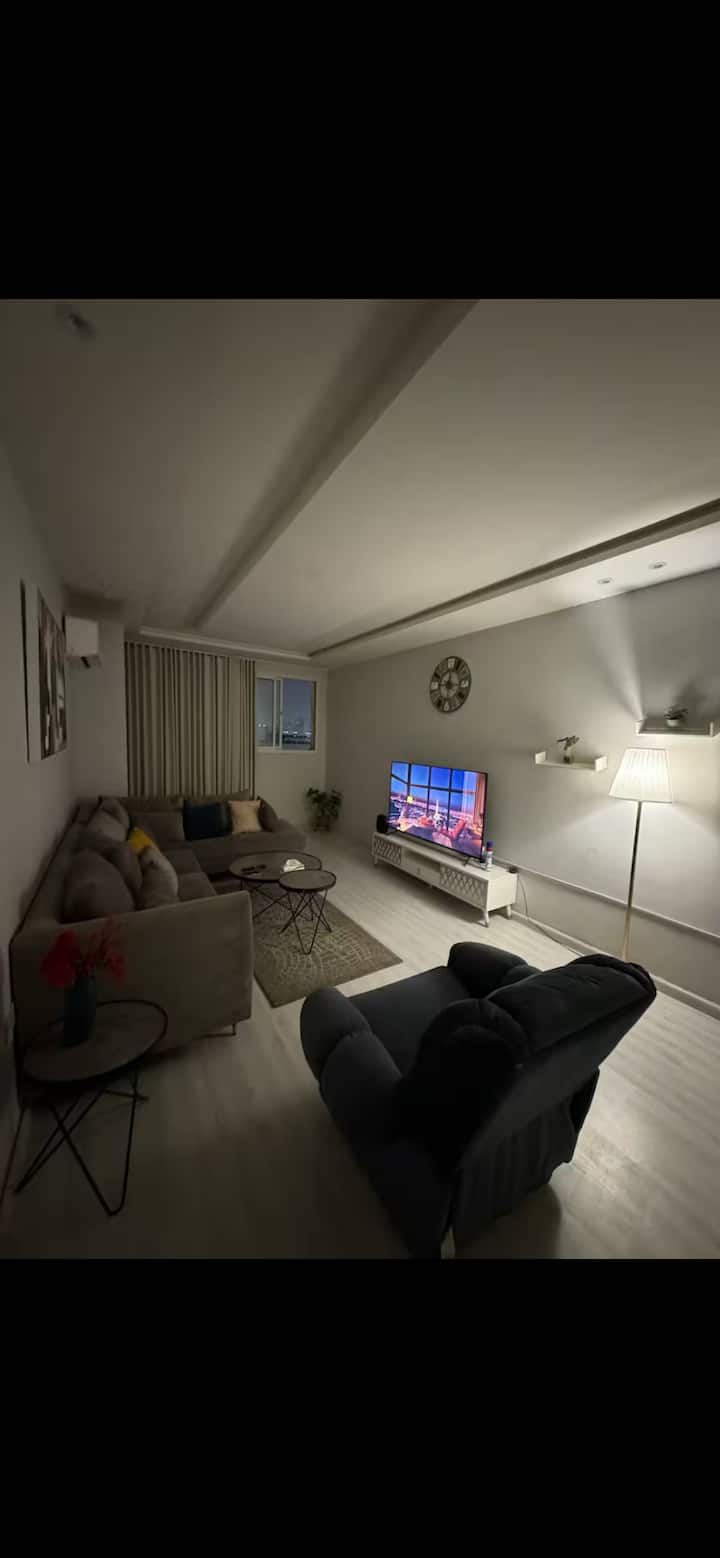 شقة غرفة وصالة واسعة بمطل مميز بالقرب من البولفارد - Riad