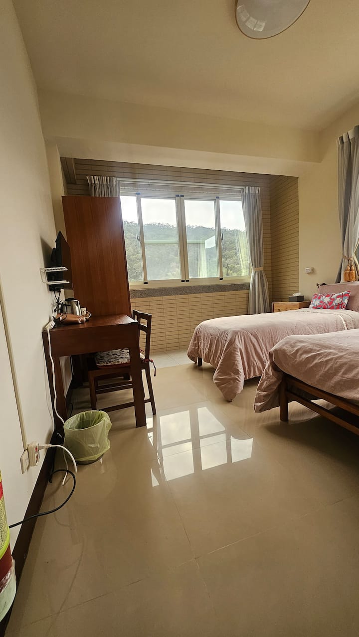 三義水采田家
山景房(關刀山景天際線第一排) - 허우리 구