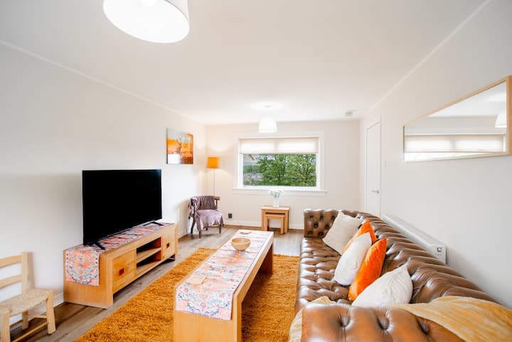 Stylish Stirling Home With Stunning Views - Stirling