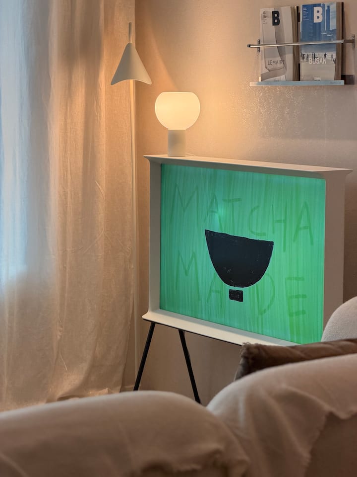 {신규}홍대 3분 2룸 퀸침대3 디자이너의 하우스 {홍대,광화문,명동,한강} - Seoul